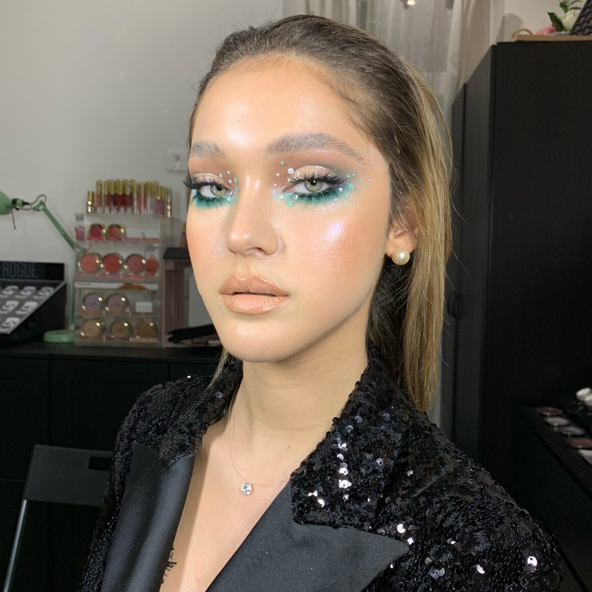 20 Cutest Glitter Makeup Looks to Try | ThriveNaija