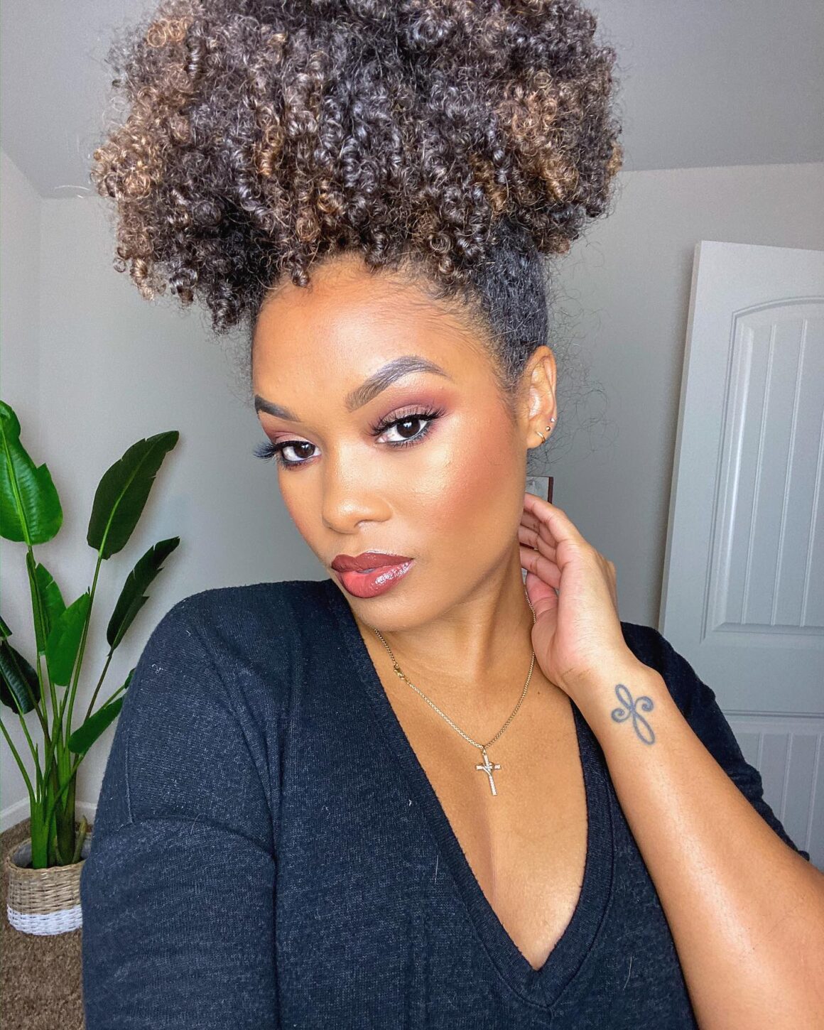 13 Pineapple Updo Hairstyles for Natural Hair | ThriveNaija
