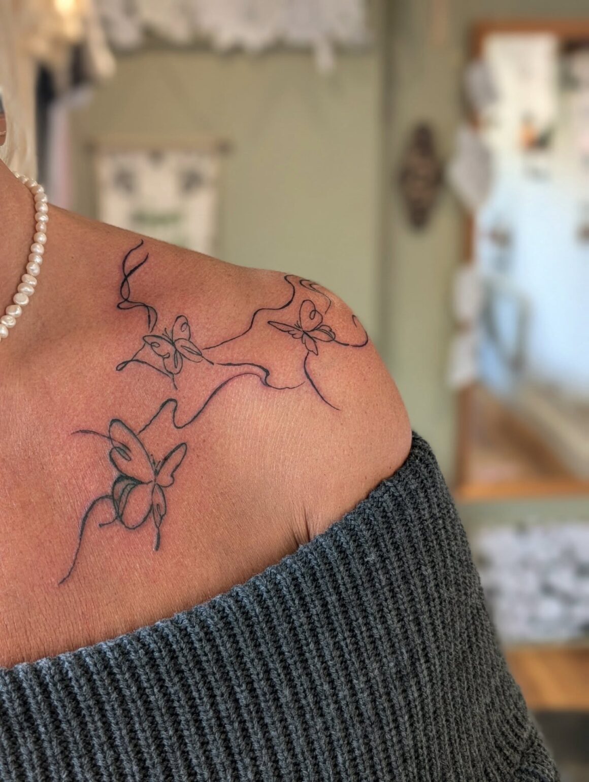 21 Cute Small Shoulder Tattoo Ideas for Women | ThriveNaija